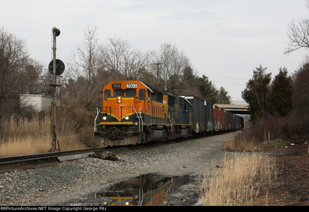 HLCX 7903 with train D732